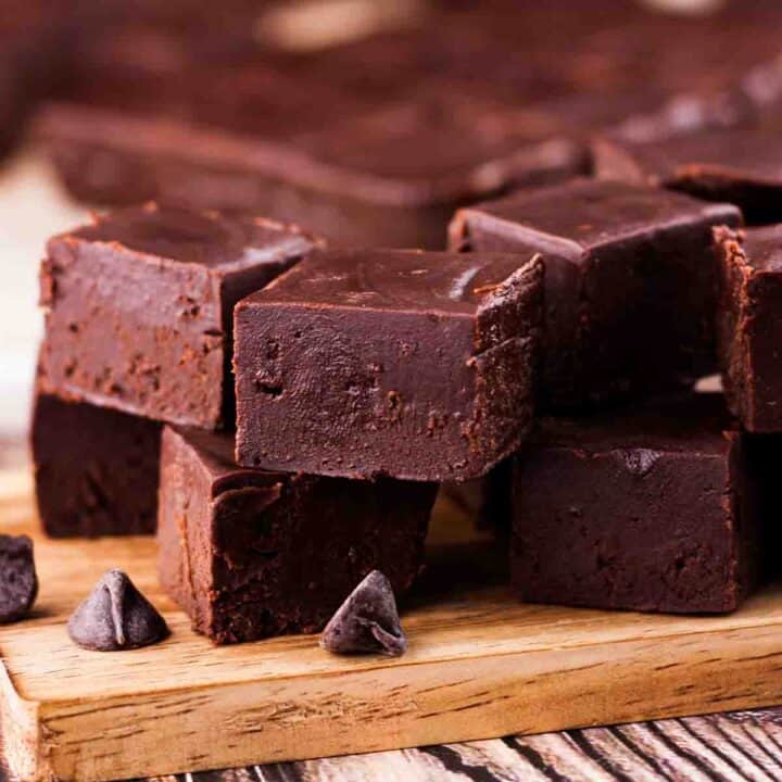 Easy 2-Ingredient Chocolate Fudge Using Frosting