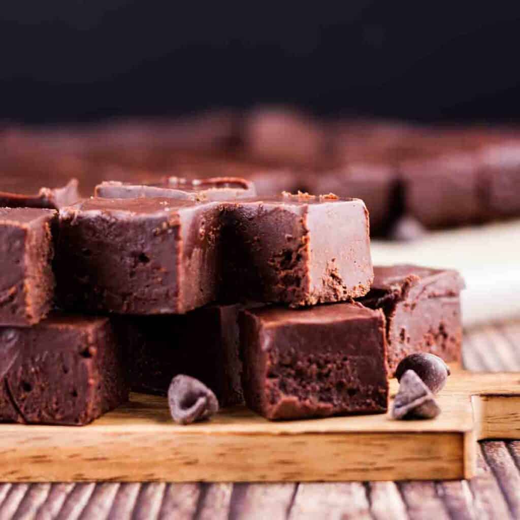 Easy 2-Ingredient Chocolate Fudge Using Frosting