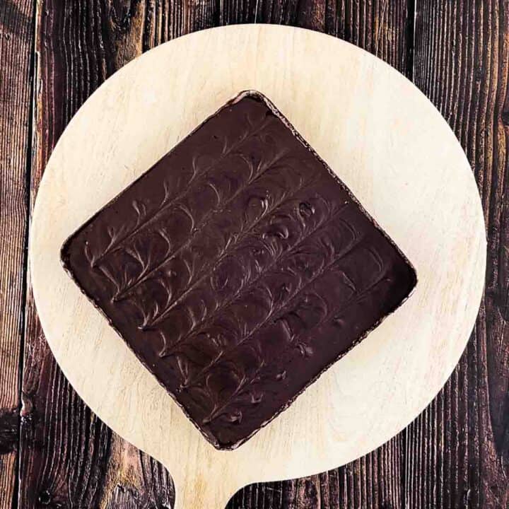 Easy 2-Ingredient Chocolate Fudge Using Frosting