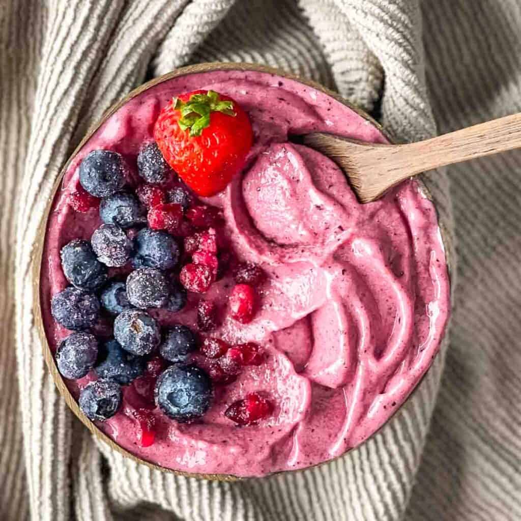 Strawberry Acai Smoothie Bowl - Winding Creek Ranch